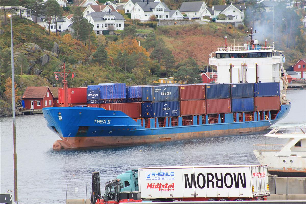 Første Containerskip Ankommer Arendal Havn: En Milepæl i Regional ...